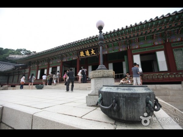 Daejojeon Hall | 창덕궁 대조전 : TRIPPOSE