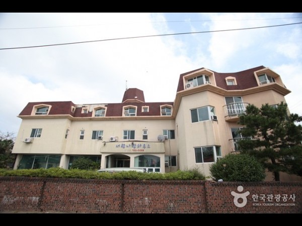 Shiny Hotel - Goodstay | 샤이니호텔 [우수숙박시설 굿스테이] : TRIPPOSE