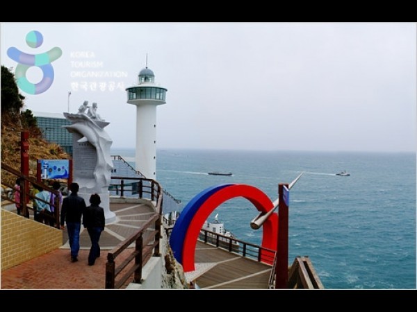 Yeongdo Lighthouse (영도 등대) | 영도 등대 : TRIPPOSE