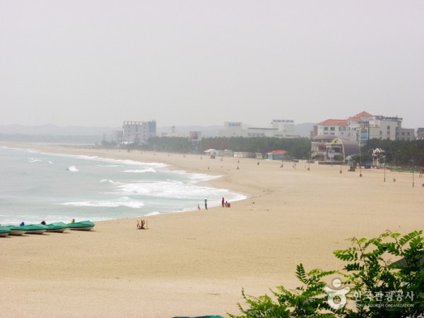 Naksan Beach | 낙산해변 : TRIPPOSE