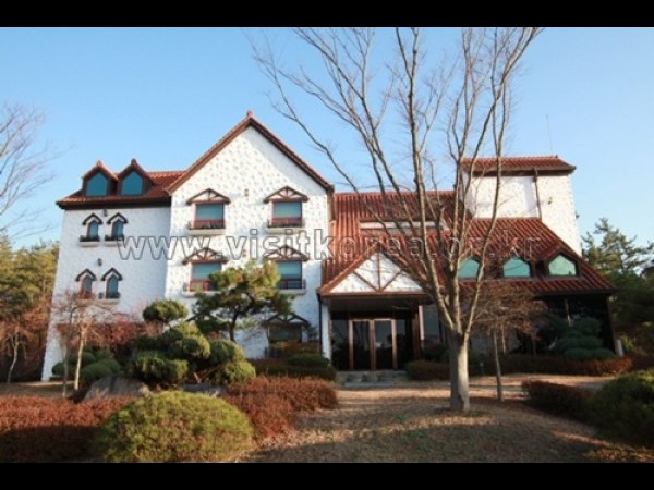 Hampyeong Dynasty Country Club - Goodstay | 함평다이너스티[우수숙박시설 굿스테이] : TRIPPOSE