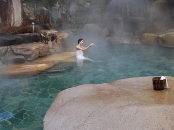 Bugok Hot Springs - Bugok Hawaii | 부곡하와이 아쿠아존 : TRIPPOSE
