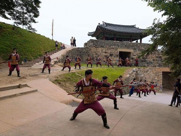Guard-Changing Ceremony of Woongjin Castle | 웅진성수문병 근무교대식 : TRIPPOSE
